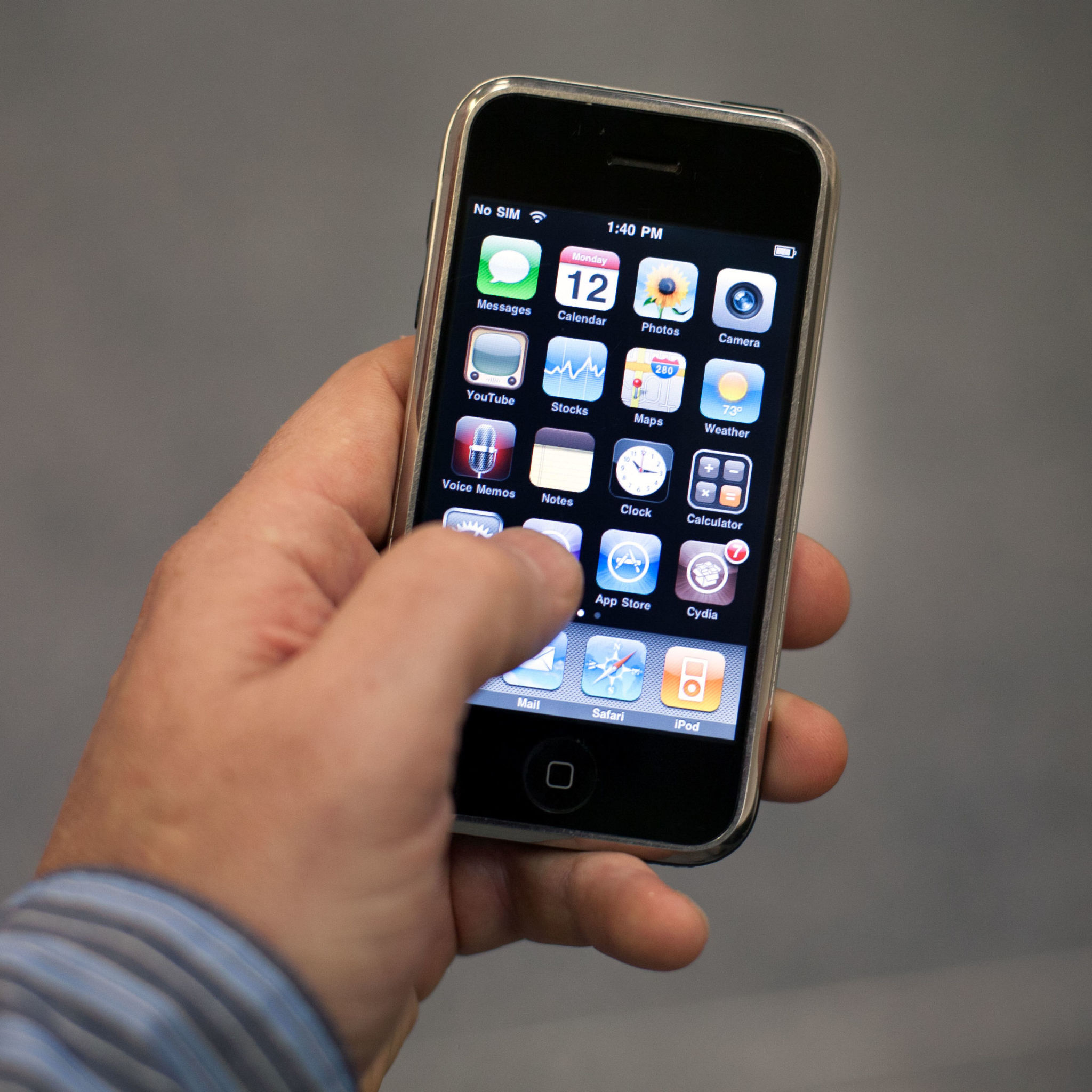 Iphone 1 Original Apple Iphone 1 Official Trailer Brand History Iphone 1 Original Apple Iphone 1 Official Trailer Brand History
